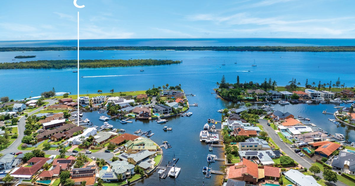 2 Rabaul Avenue, Runaway Bay QLD 4216 - property.com.au