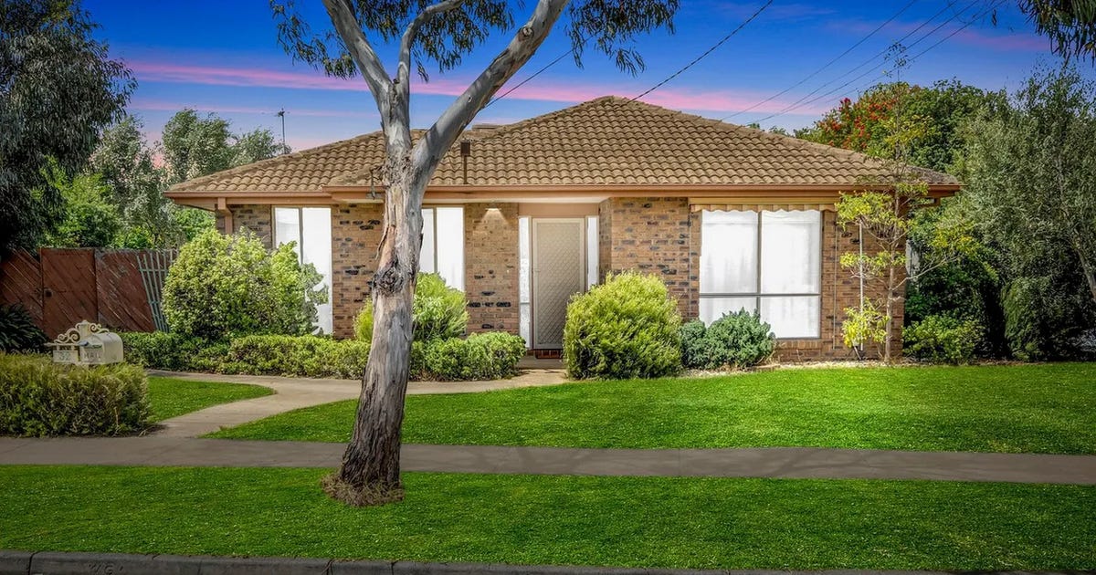 32 Bartlett Cres, Hoppers Crossing VIC 3029 - property.com.au