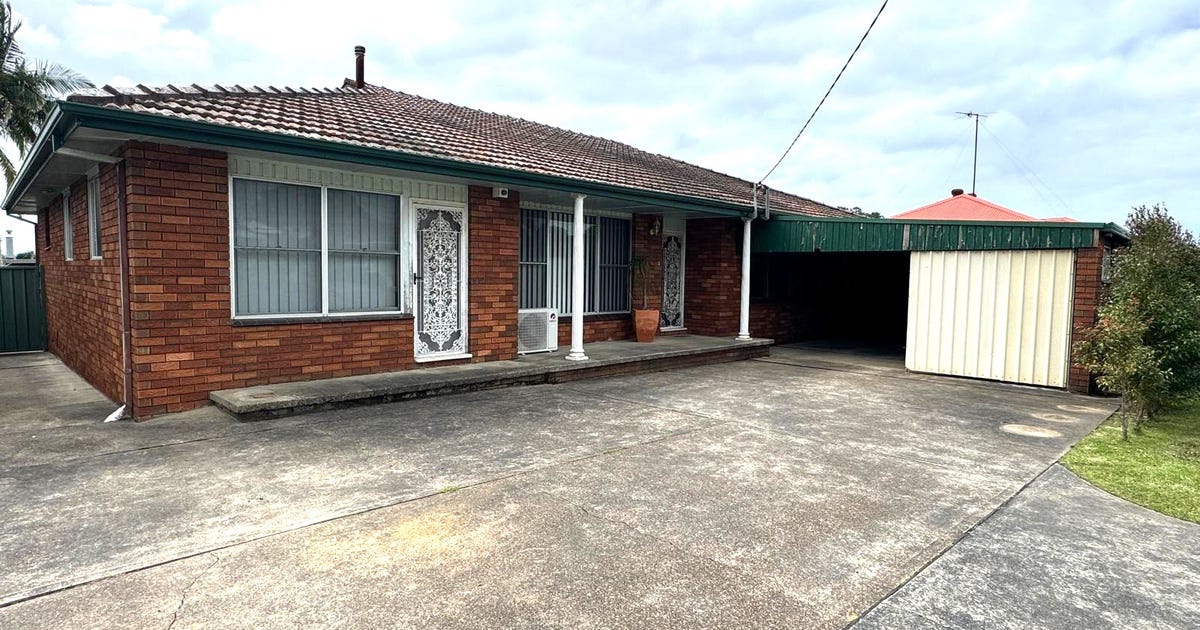 11 First Street, Booragul NSW 2284 - property.com.au