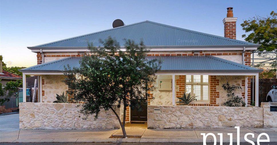 8 Wesley Street, South Fremantle WA 6162 - property.com.au