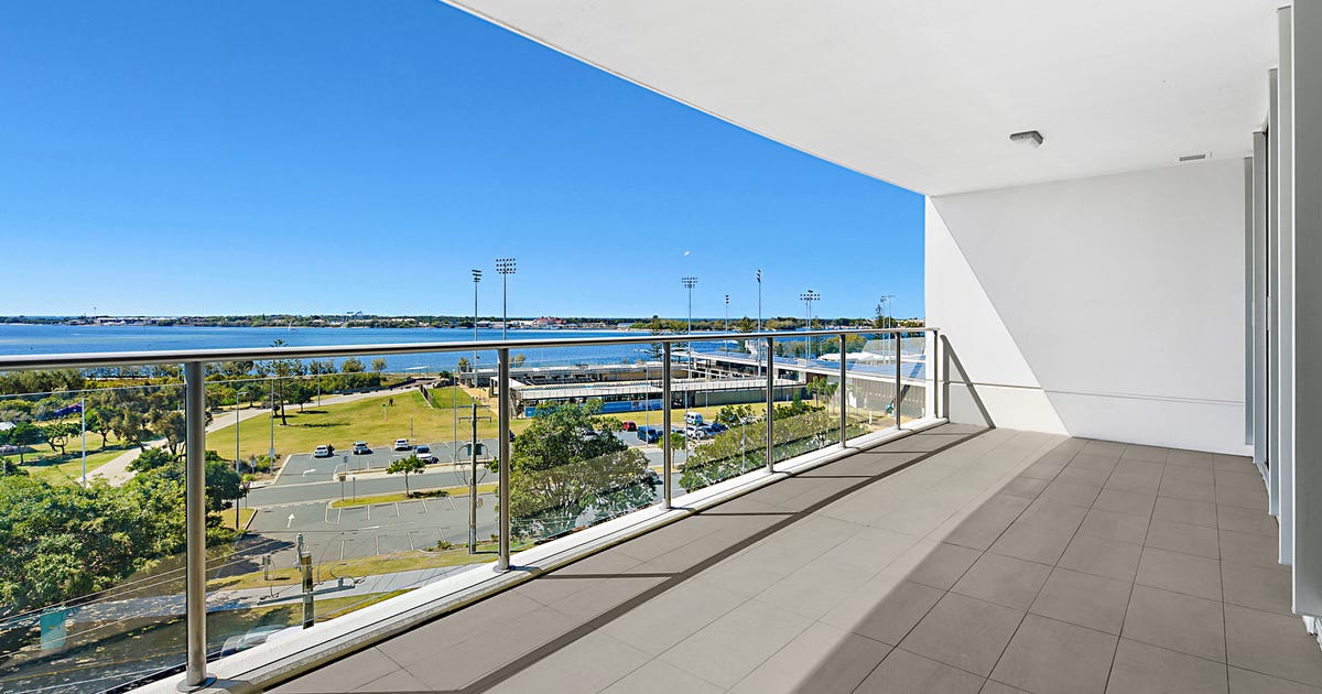 10605/82 Marine Parade, Southport QLD 4215 - property.com.au