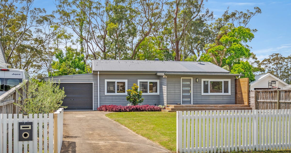 4 Lynnette Cres, East Gosford NSW 2250 - property.com.au