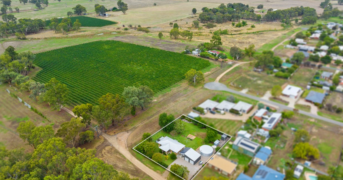 82 King Street, Oxley VIC 3678 - property.com.au