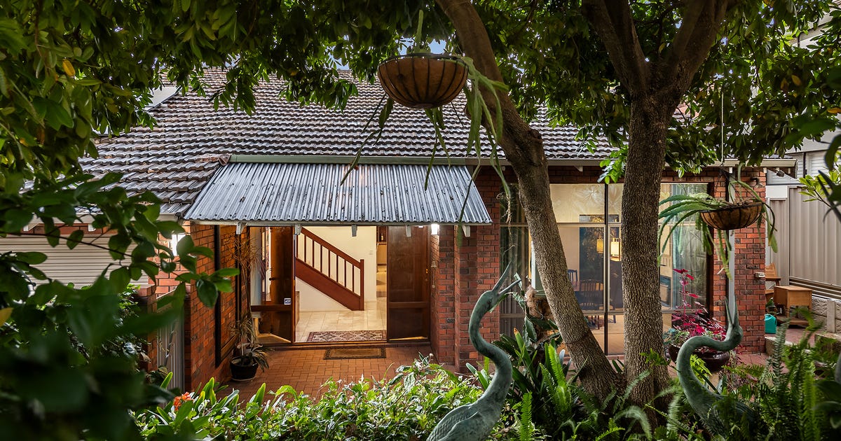 10 Ratcliffe Road, Booragoon WA 6154 - property.com.au