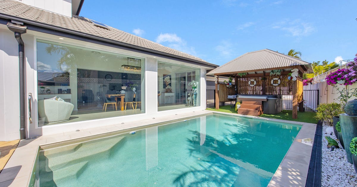 6 Manacor Place, Coombabah QLD 4216 - property.com.au