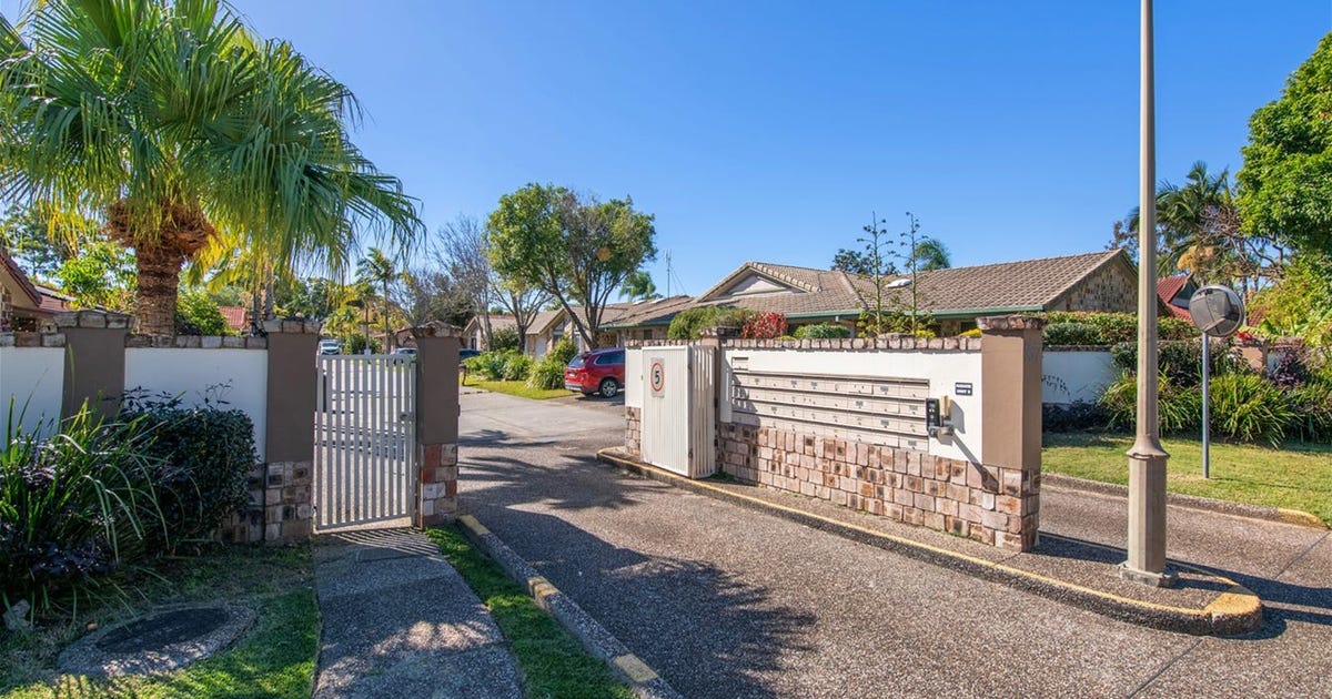 2/167 Central Street, Labrador QLD 4215 - property.com.au