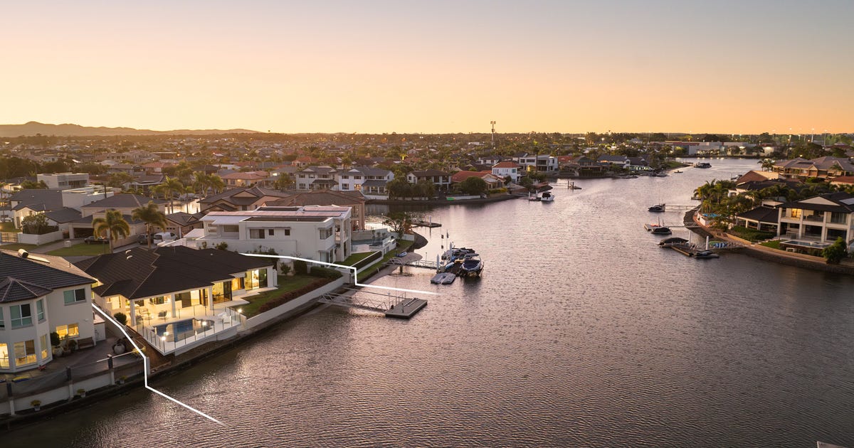 21 Chesterfield Place, Runaway Bay QLD 4216 - property.com.au