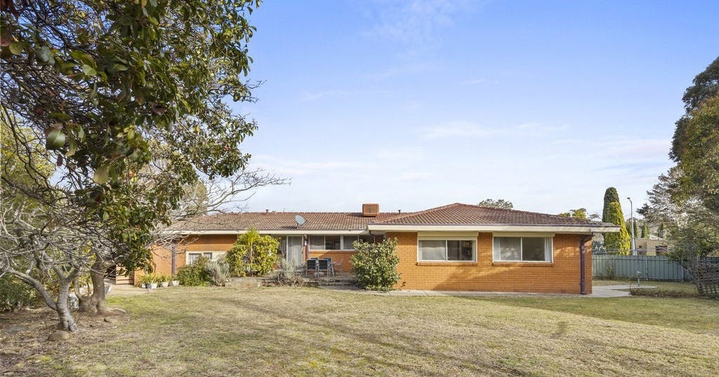 2 Brereton Street, Garran ACT 2605 - property.com.au