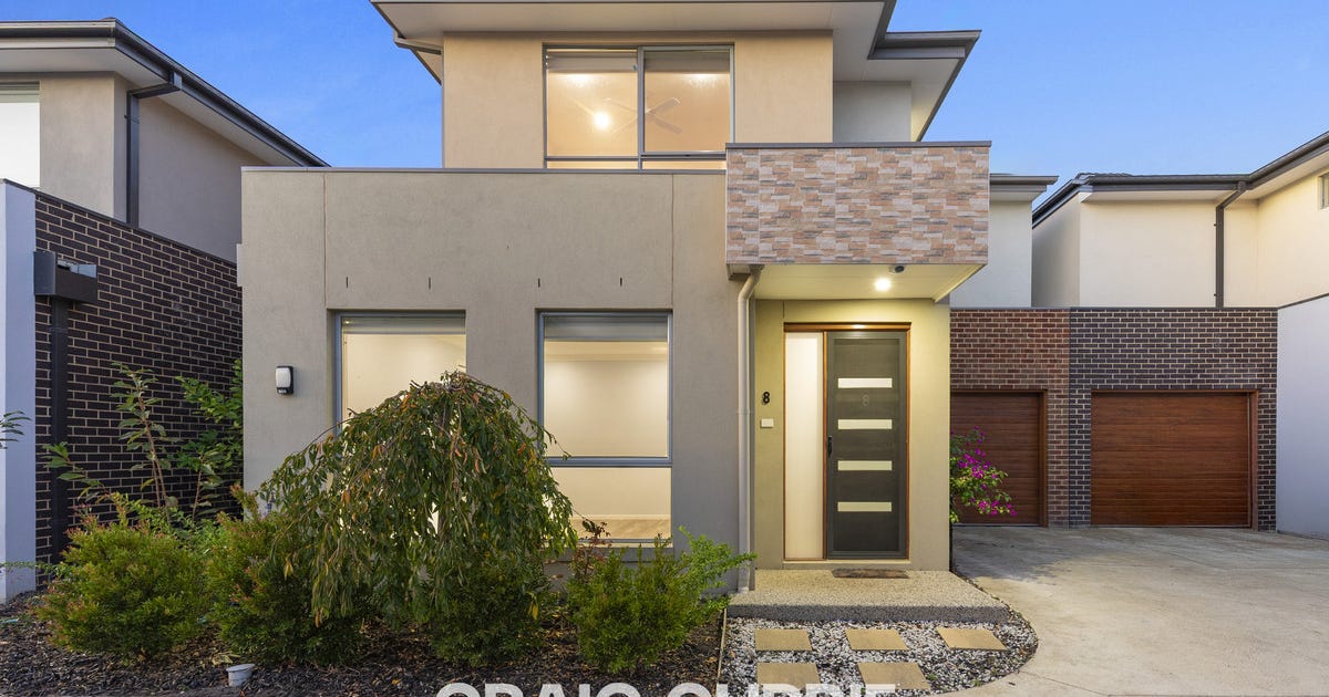 8 Higgins Court, Pakenham VIC 3810 - property.com.au