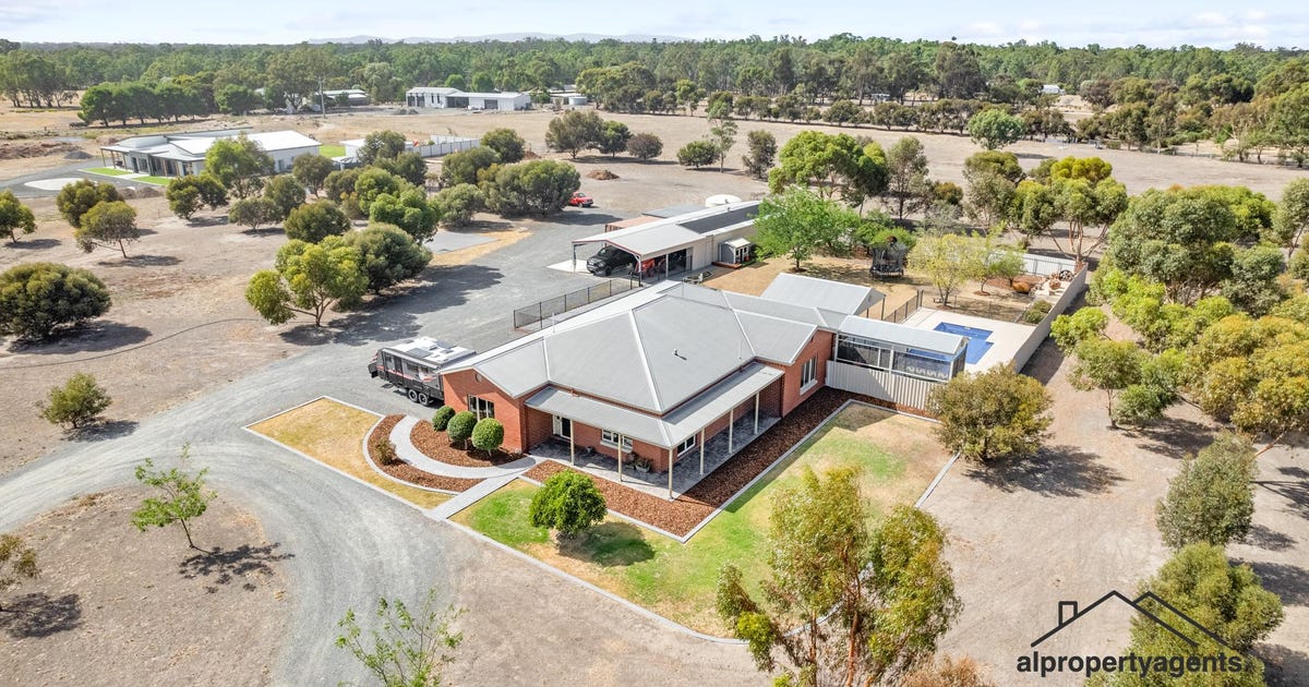 4 Creasey Court, Vectis VIC 3401 - property.com.au