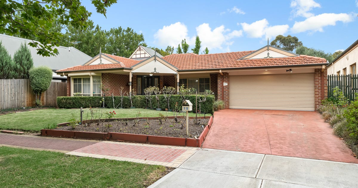 15 Grant Close, Berwick VIC 3806 - property.com.au