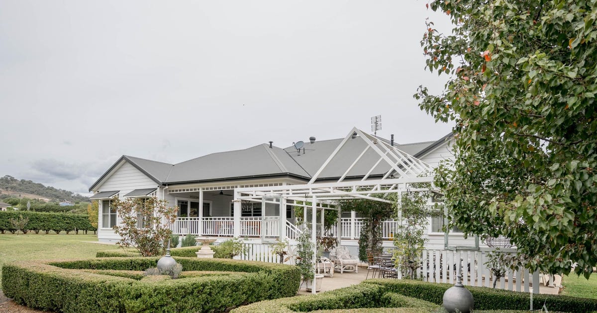 2 Badja Place, Moore Creek NSW 2340 - property.com.au