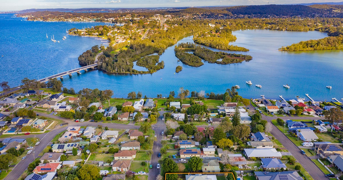 17 Margaret Street, Fennell Bay NSW 2283 - property.com.au