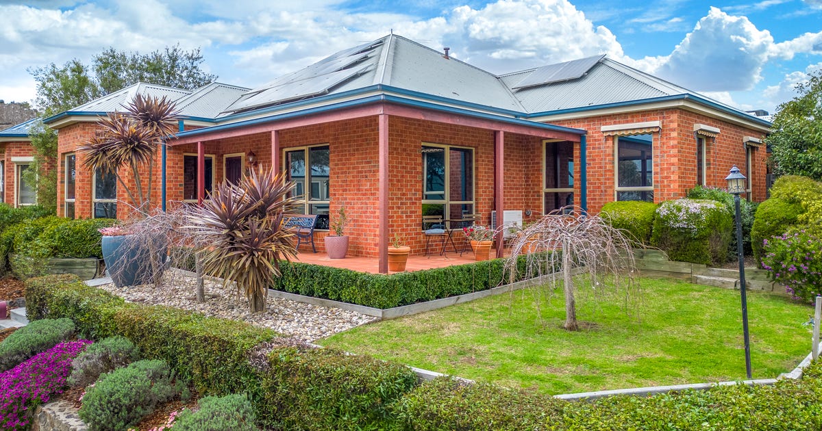 4 Hilltop Court, Sunbury VIC 3429 - property.com.au