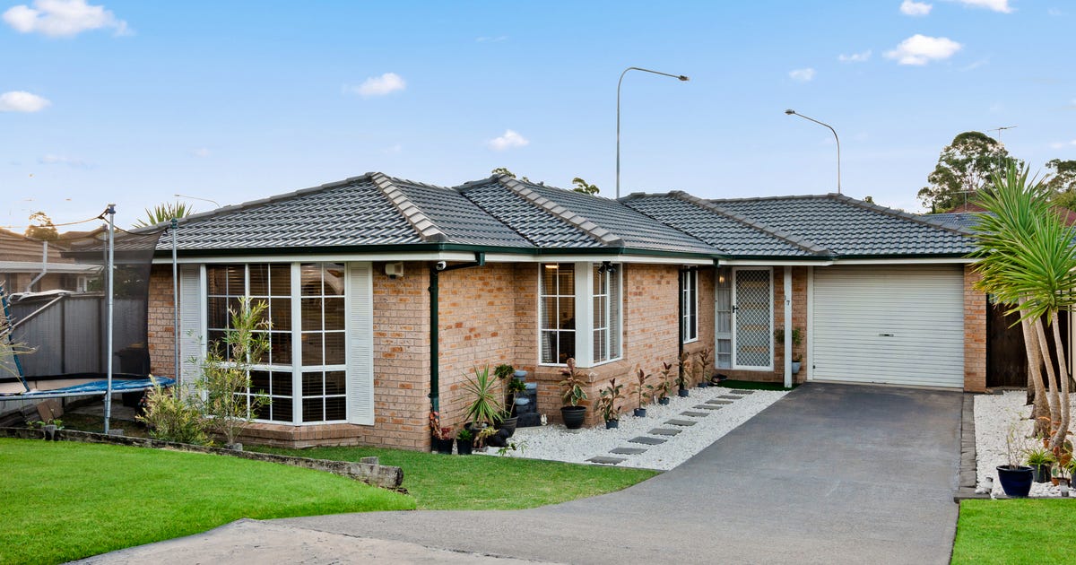 17 Toomey Cres, Quakers Hill NSW 2763 - property.com.au