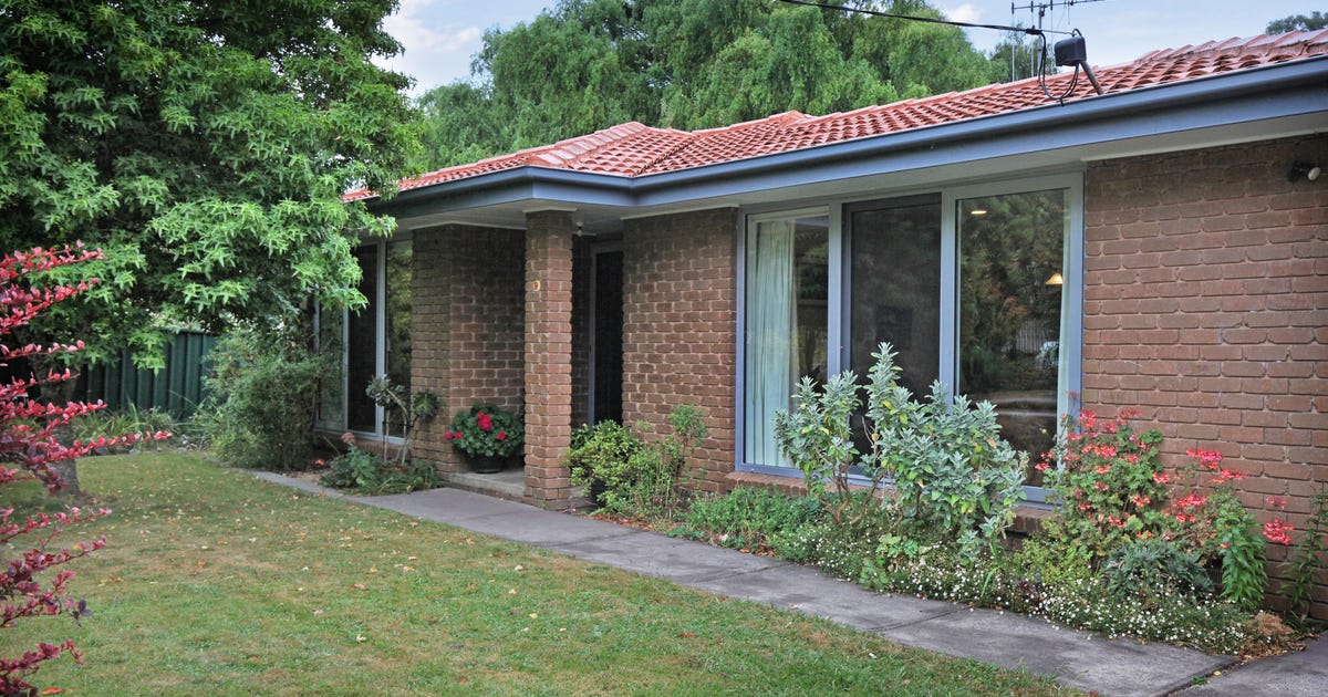 9 Peter Godden Drive, Woodend VIC 3442 - property.com.au