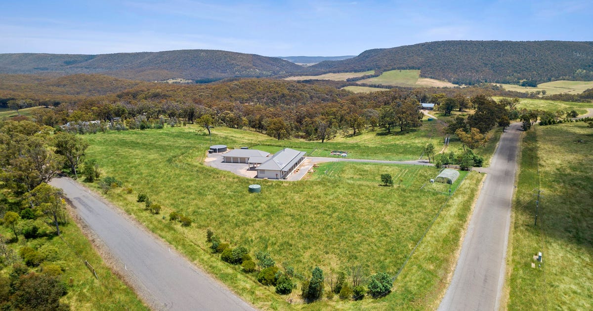 13 Emmerton Drive, Greenwich Park NSW 2580 - property.com.au