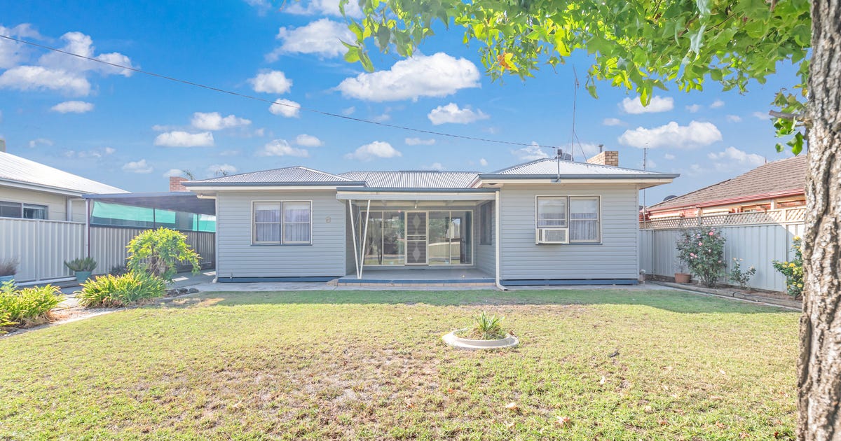 8 Simmie Street, Echuca VIC 3564 - property.com.au