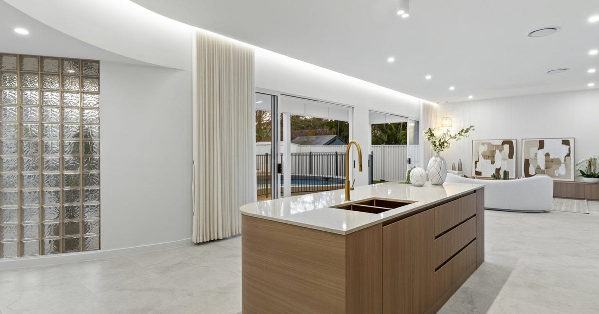 11 Fanfare Street, Eight Mile Plains QLD 4113 - property.com.au