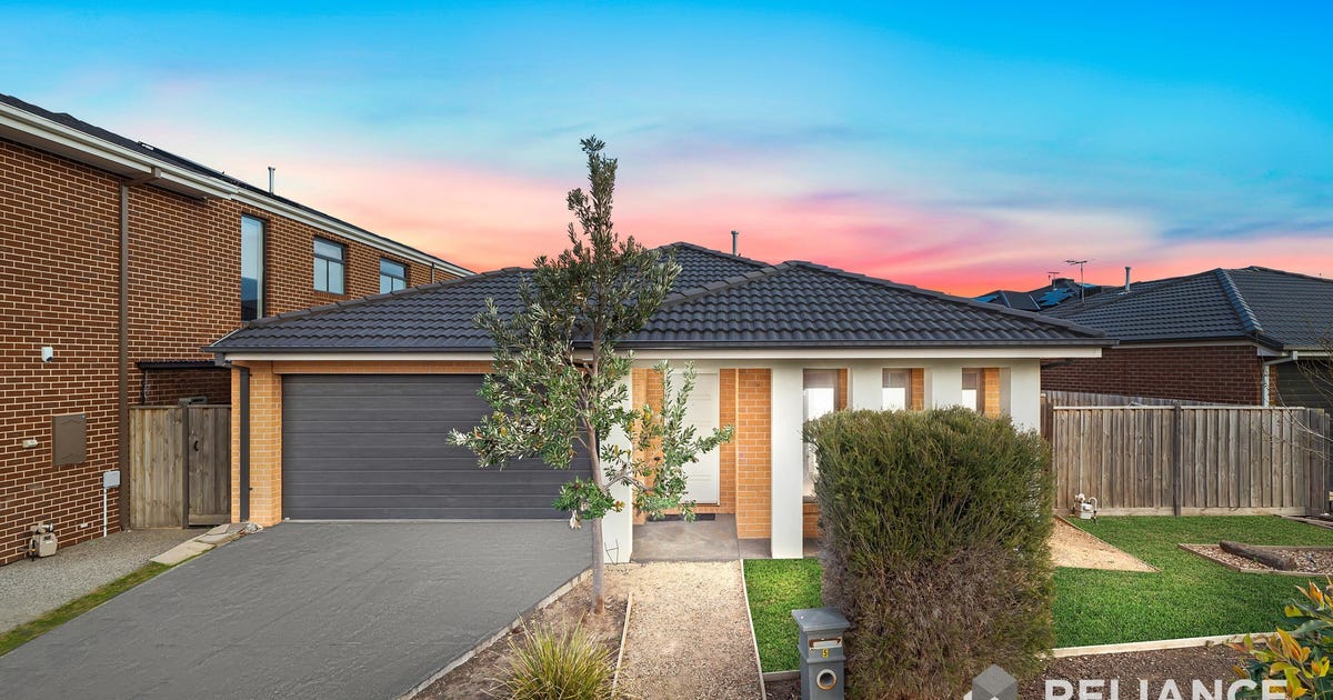 5 Astoria Drive, Point Cook VIC 3030 - property.com.au