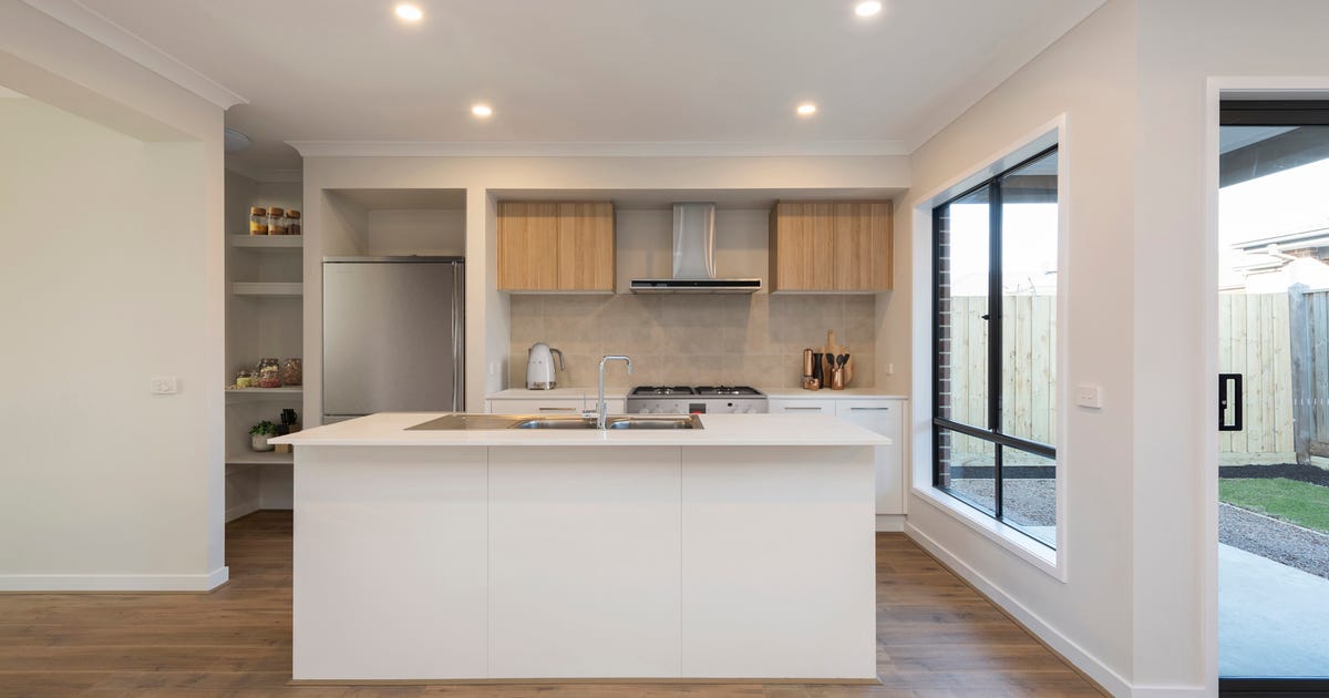 7 Bishopgate Street, Clyde North VIC 3978 - property.com.au