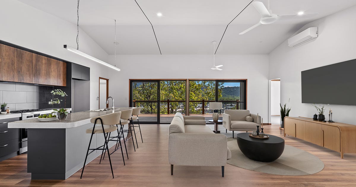 22 Whitehaven Cres, Cannonvale QLD 4802 - property.com.au