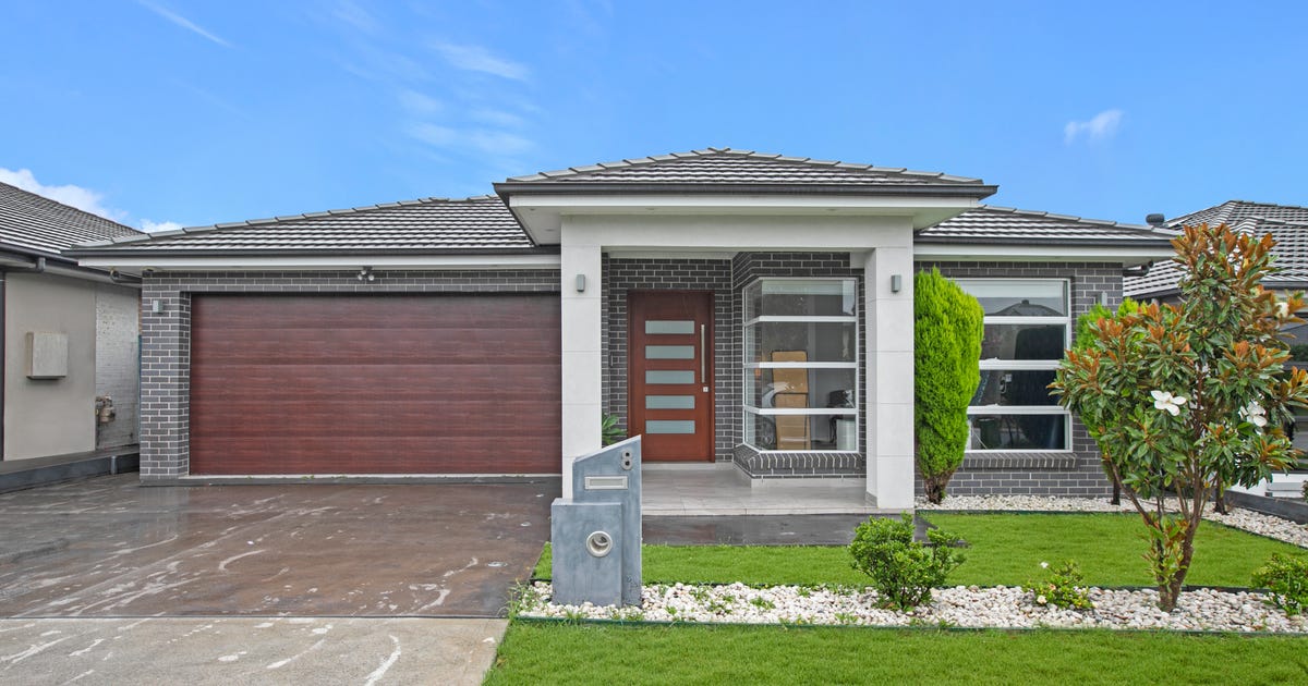 8 Weldon Street, Oran Park NSW 2570 - property.com.au