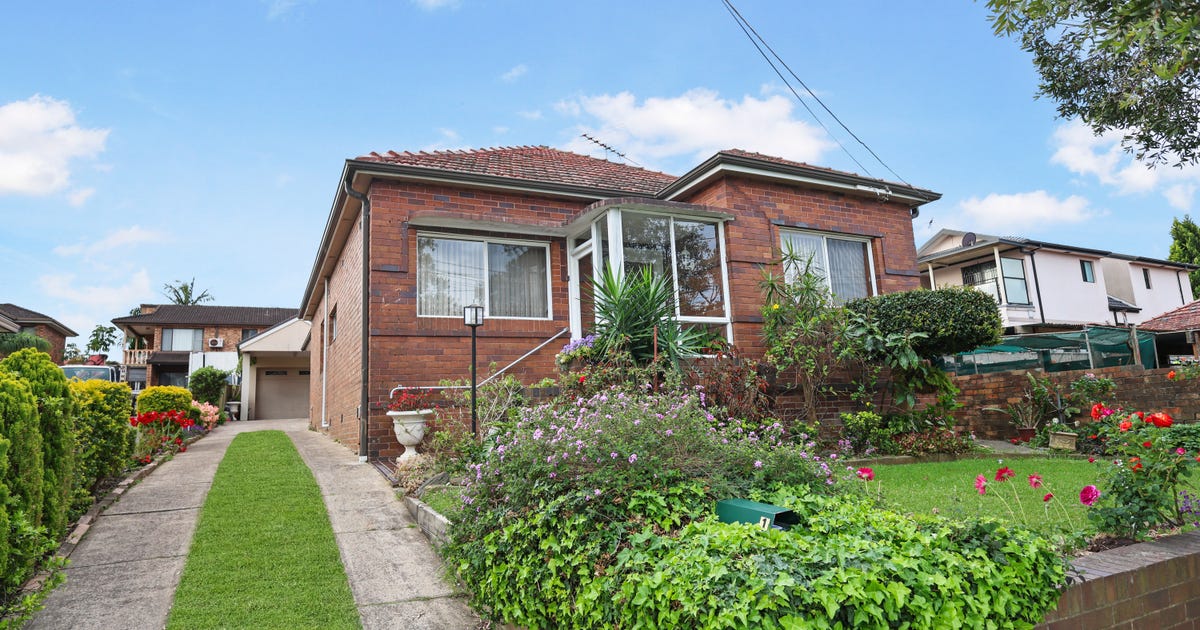 1 Broadarrow Road, Beverly Hills NSW 2209 - property.com.au