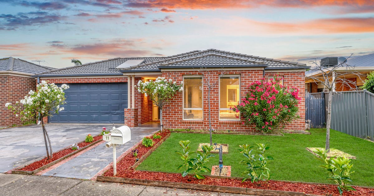 11 Maclarens Close, Manor Lakes VIC 3024 - property.com.au