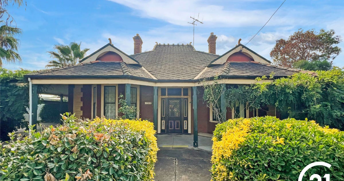18 Spring Street, Forbes NSW 2871 - property.com.au