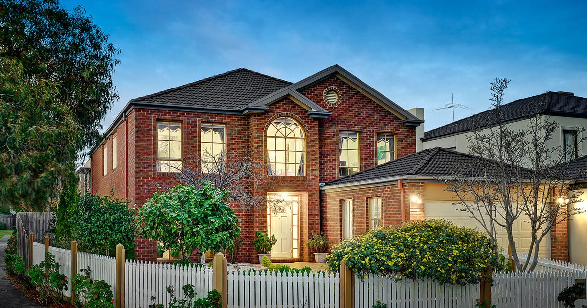 17 Huntingtower Cres, Mount Waverley VIC 3149 - property.com.au