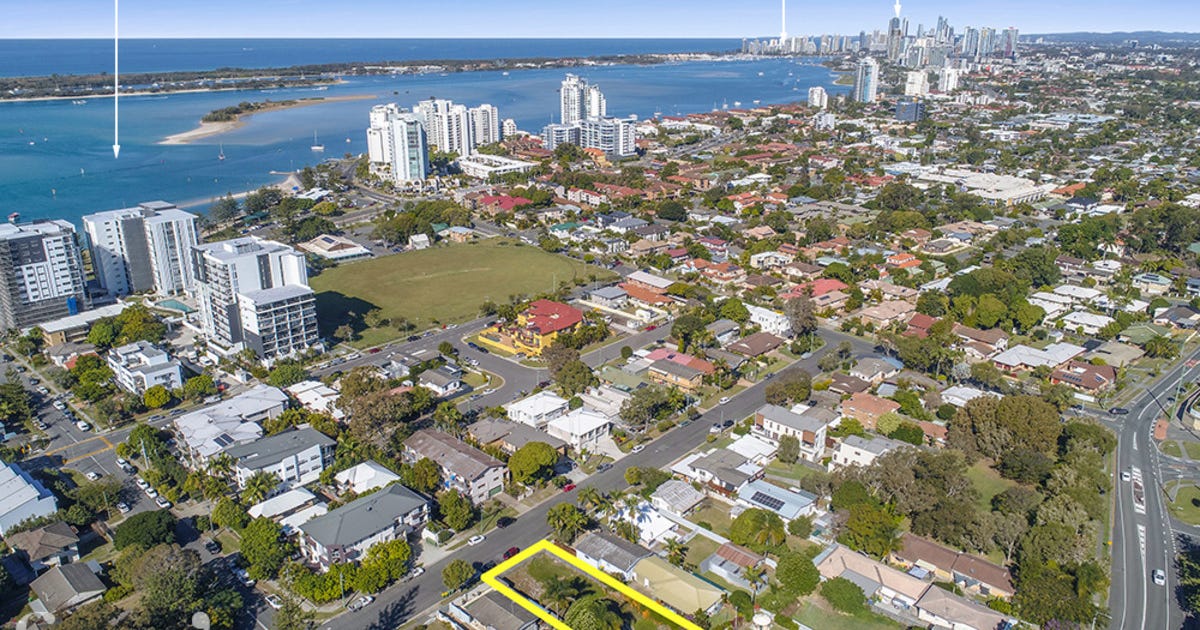 22 Middle Street, Labrador QLD 4215 - property.com.au