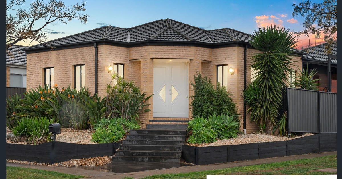 15 Dunstan Road, Point Cook VIC 3030 - property.com.au