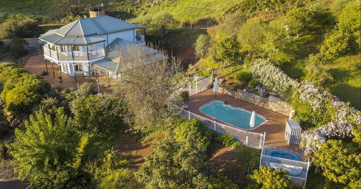 236 Croyden Road, Roleystone WA 6111 - property.com.au