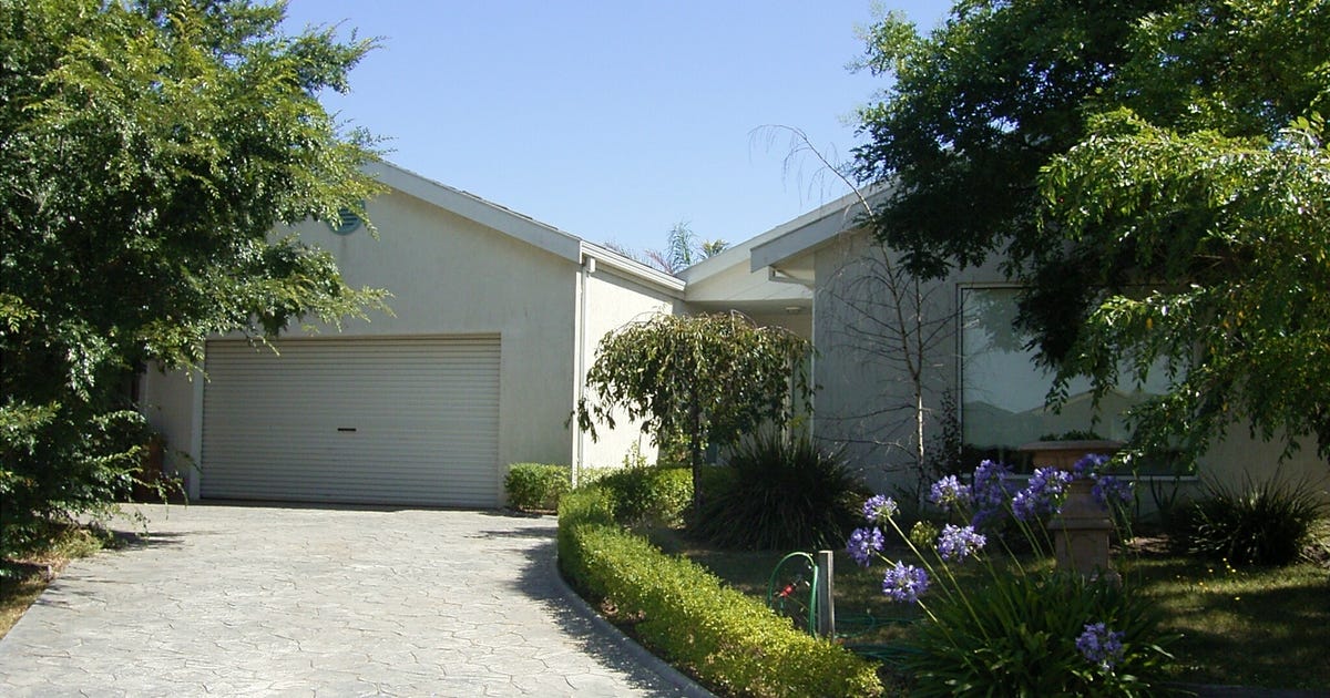 8 Rivoli Place, Keilor Lodge VIC 3038 - property.com.au