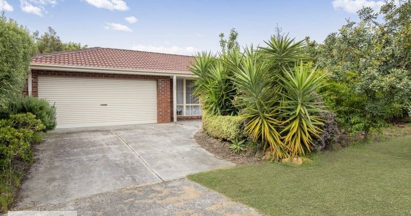 33 Thomas Place, Pakenham VIC 3810 - property.com.au