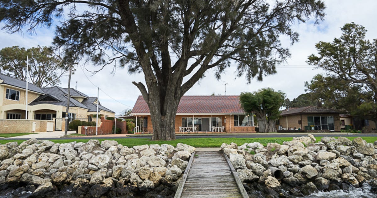 16 Fairbridge Road, Halls Head WA 6210 - property.com.au