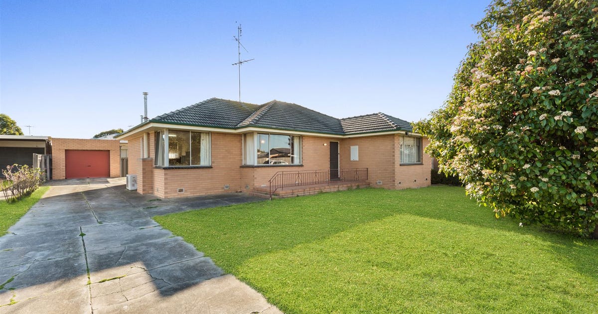 12 Highview Parade, Hamlyn Heights VIC 3215 - property.com.au