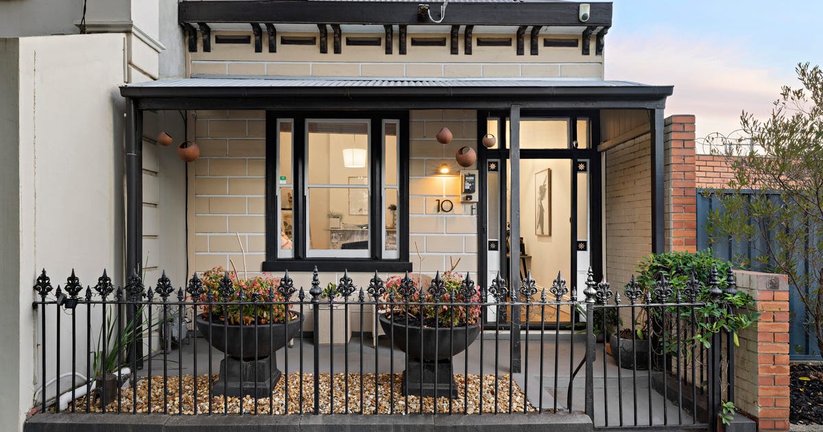 10 Howe Cres, South Melbourne VIC 3205 - property.com.au