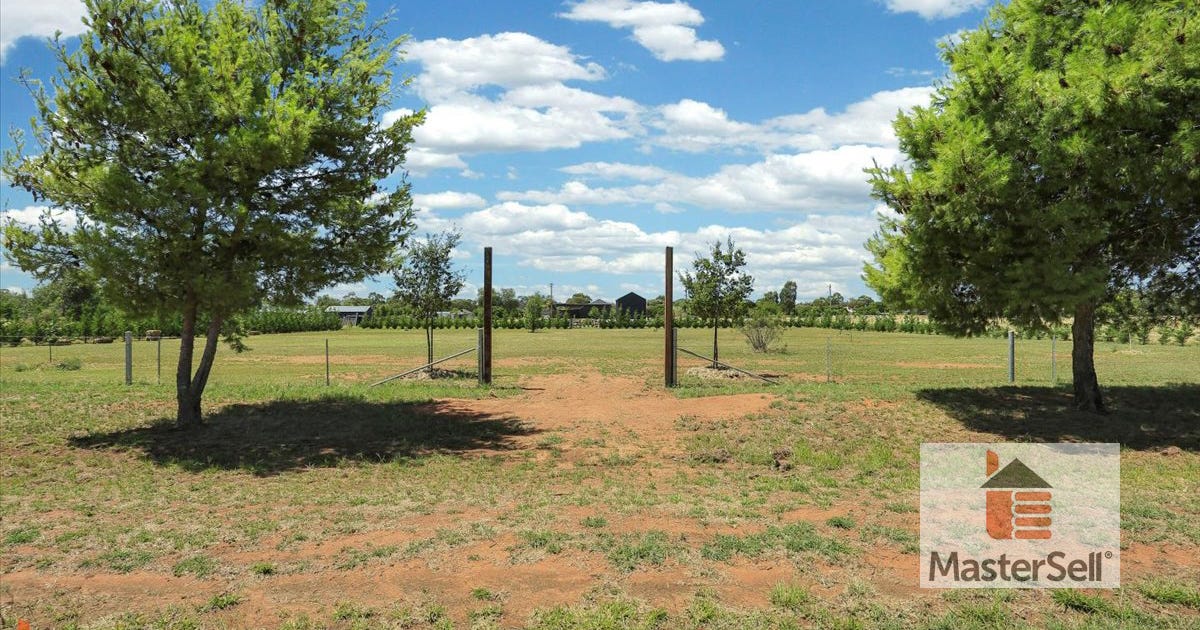 17 Hall Street, Ganmain NSW 2702 - property.com.au