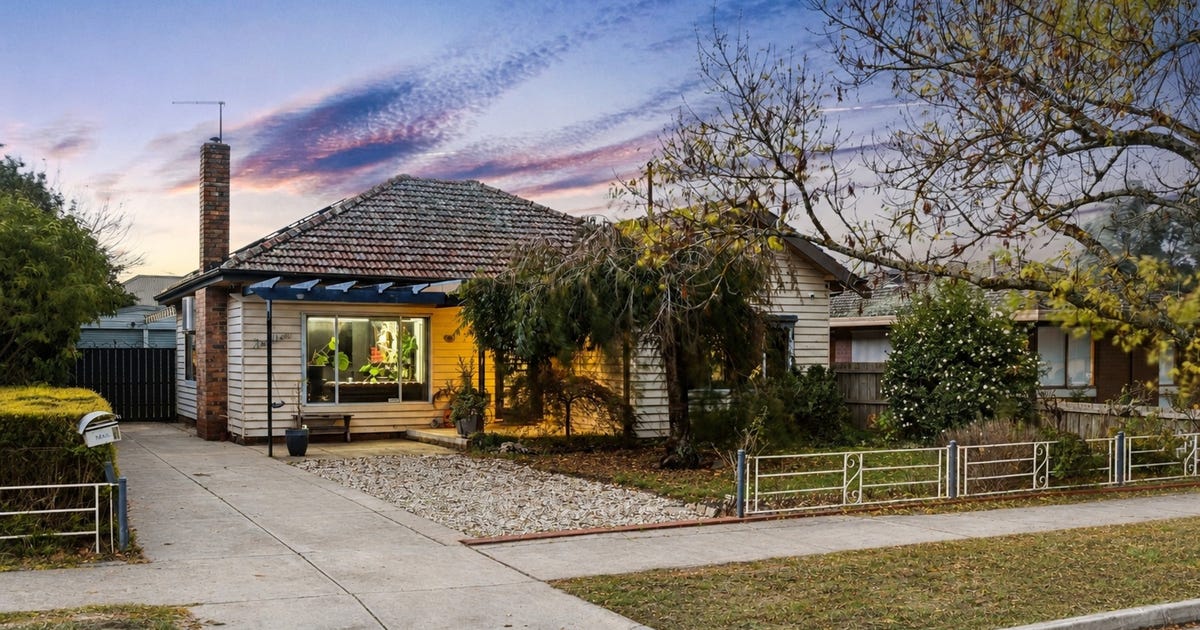 14 College Street, Wendouree VIC 3355 - property.com.au