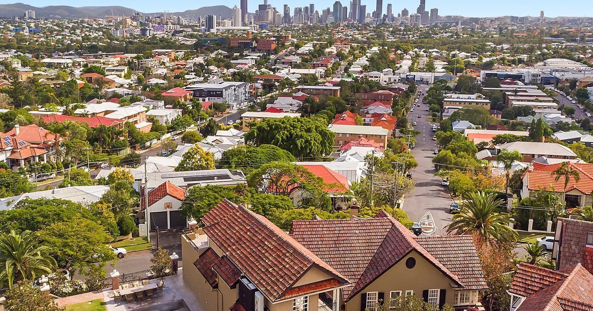 4 Welwyn Cres, Coorparoo QLD 4151 - property.com.au