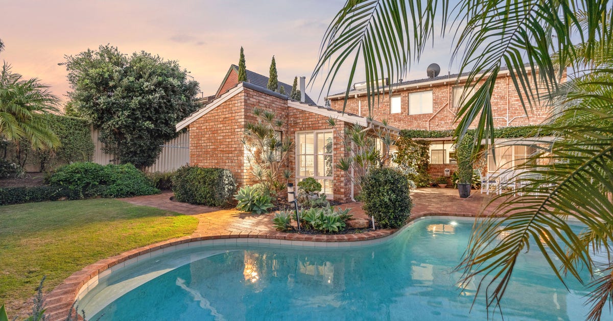 10 Quarndon Close, Carine WA 6020 - property.com.au