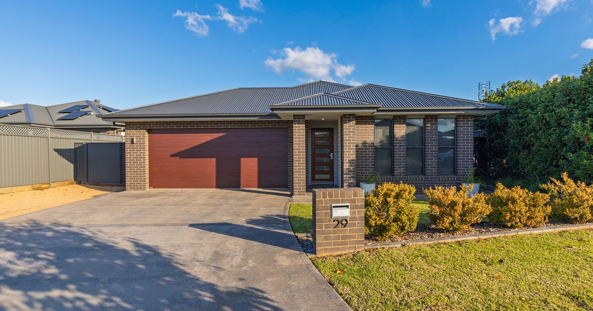 29 Bradford Circuit, Dubbo NSW 2830 - property.com.au