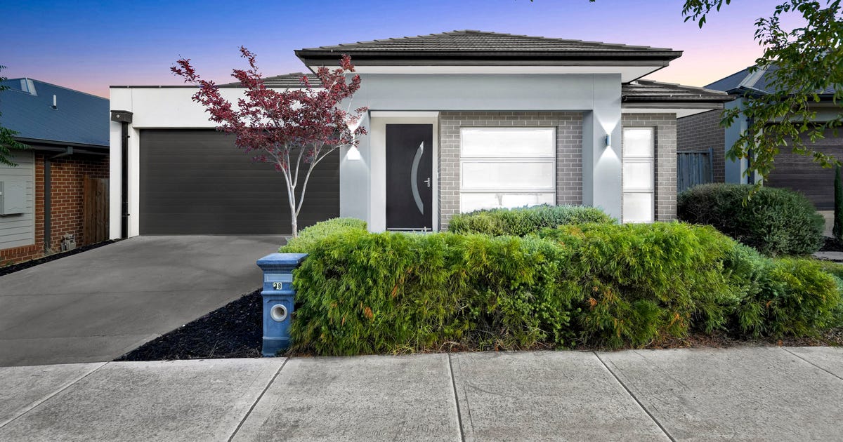 38 Bonhams Circuit, Manor Lakes VIC 3024 - property.com.au