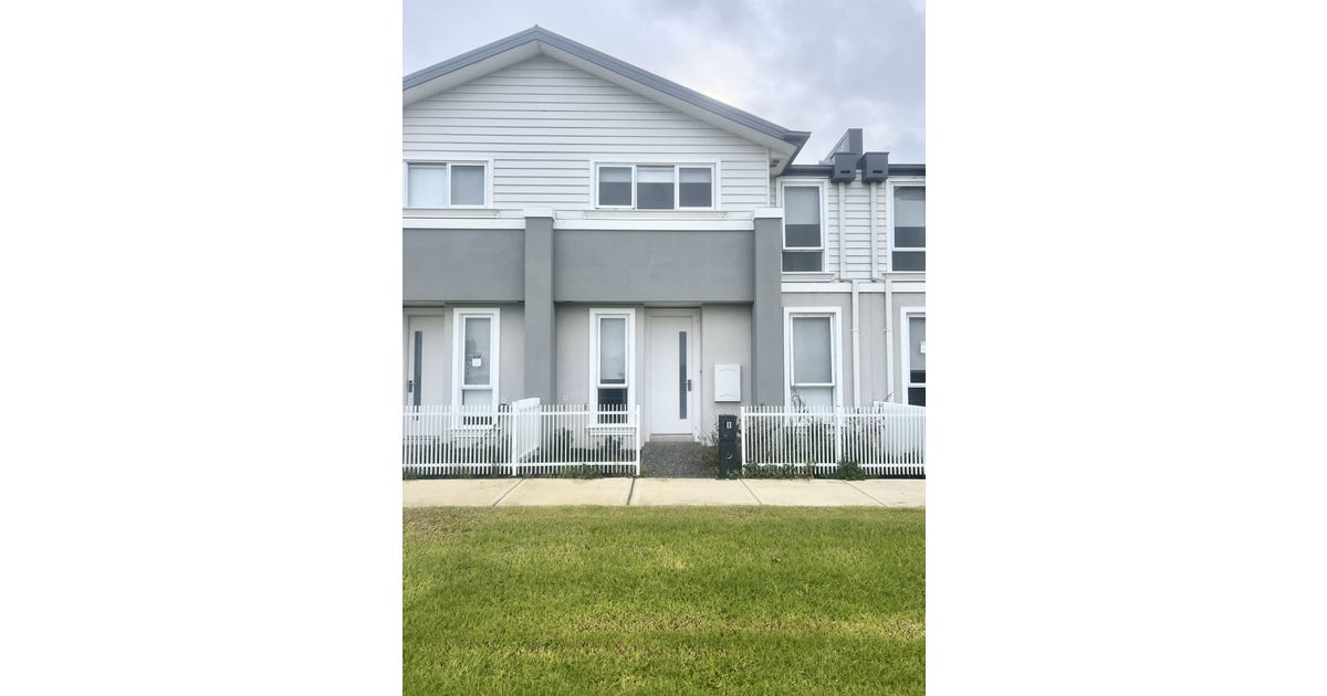 8 Pewter Walk, Clyde North VIC 3978 - property.com.au