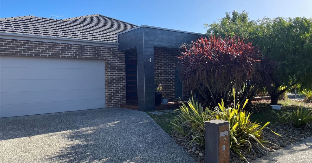 7 Loxton Way, Pakenham VIC 3810 - property.com.au