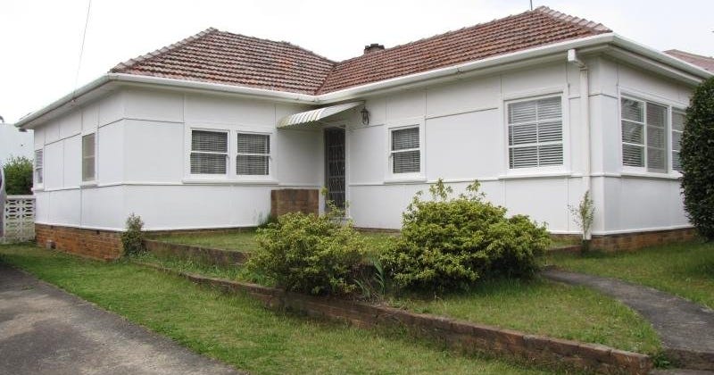 4 Whinmoor Street, Katoomba NSW 2780 - property.com.au