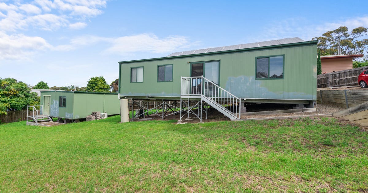 68 Ocean View Parade, Lakes Entrance VIC 3909 - property.com.au