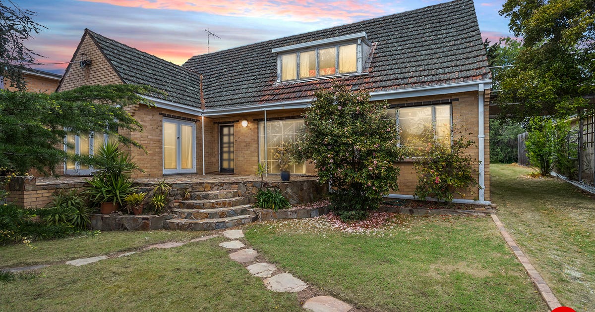 10 Steane Street, Kennington VIC 3550 - property.com.au